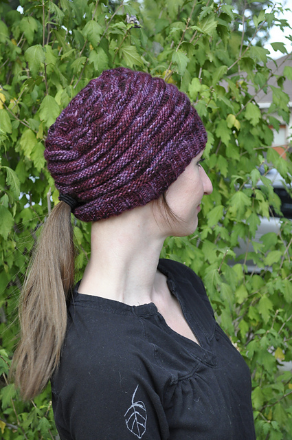 Knit Hat With Ponytail Hole – Yarn Ballin'